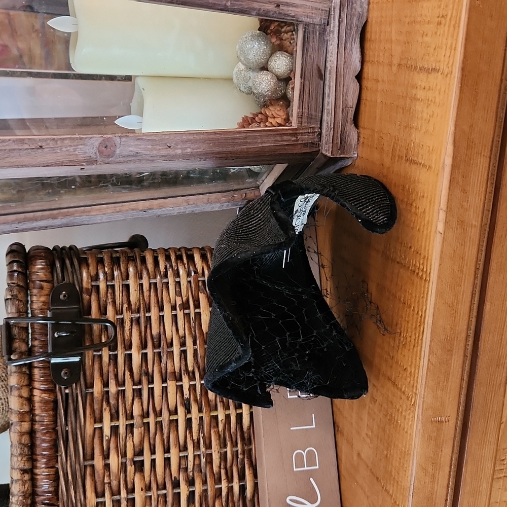 Vintage G. Fox Of Hartford Clamshell Hat - Gem